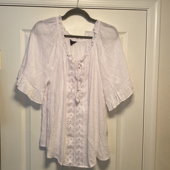 Unique Spectrum | Tops | New Unique Spectrum White Pheasant Style ...